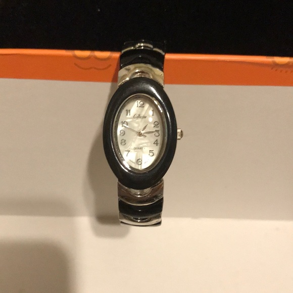 collezio | Accessories | Collezio Black And Silver Bracelet Watch ...